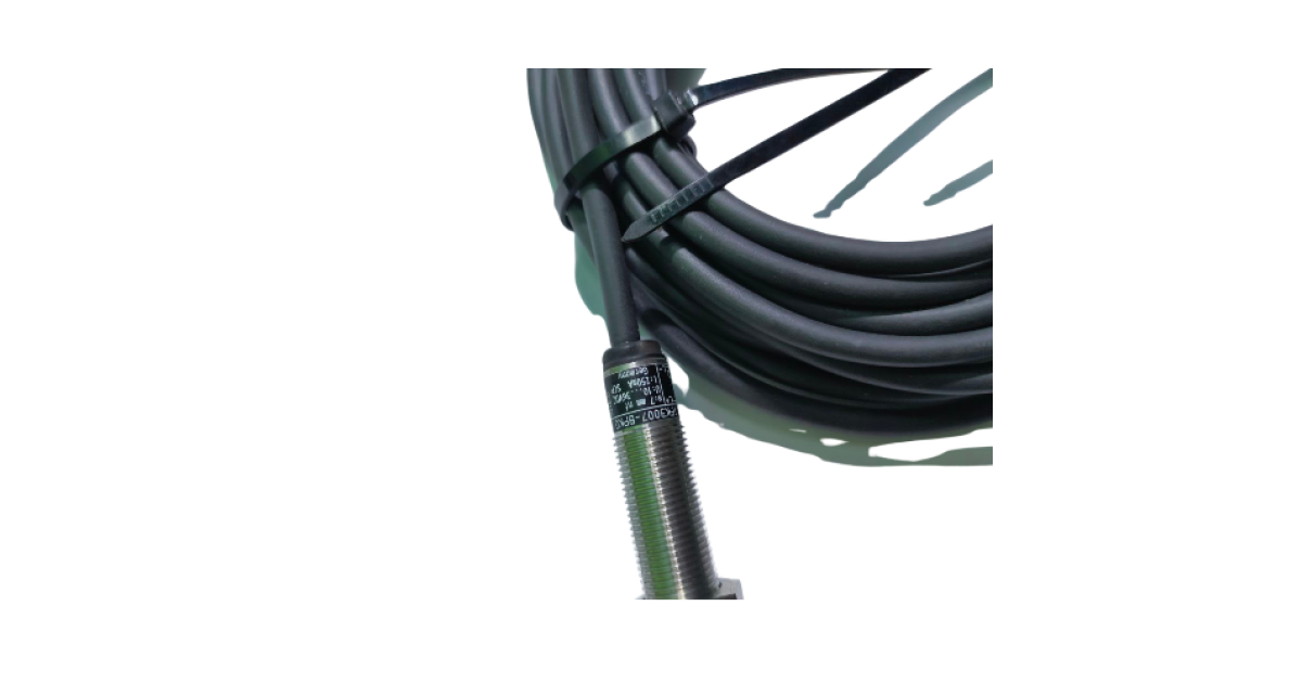 Inductive sensor ifm efector IFS241 - IFK3007-BPKG | Engineering Bee